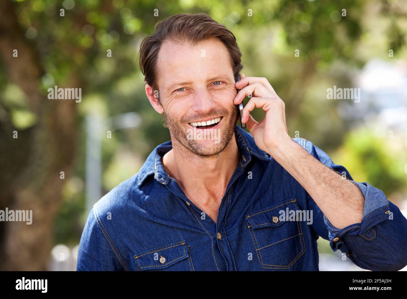 Portrait cool guy listening hi-res stock photography and images - Alamy