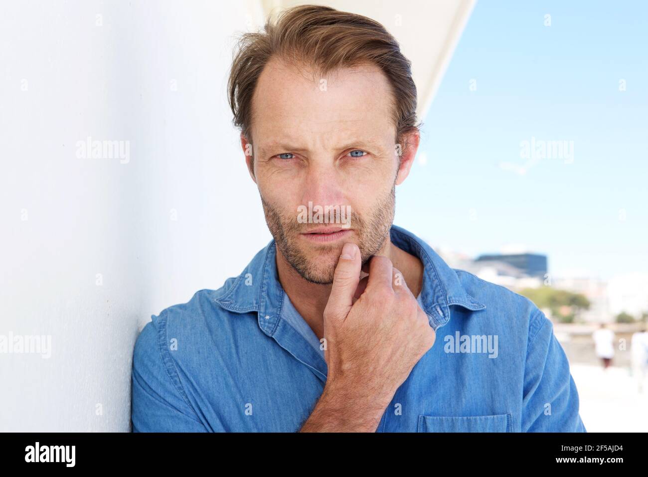Man staring at wall hi-res stock photography and images - Alamy