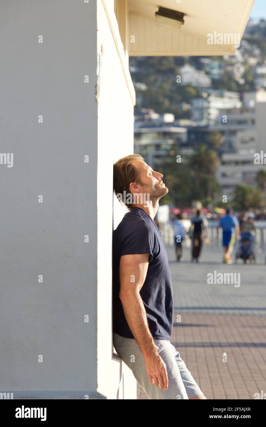 Fitness wall leaning man hi-res stock photography and images - Alamy