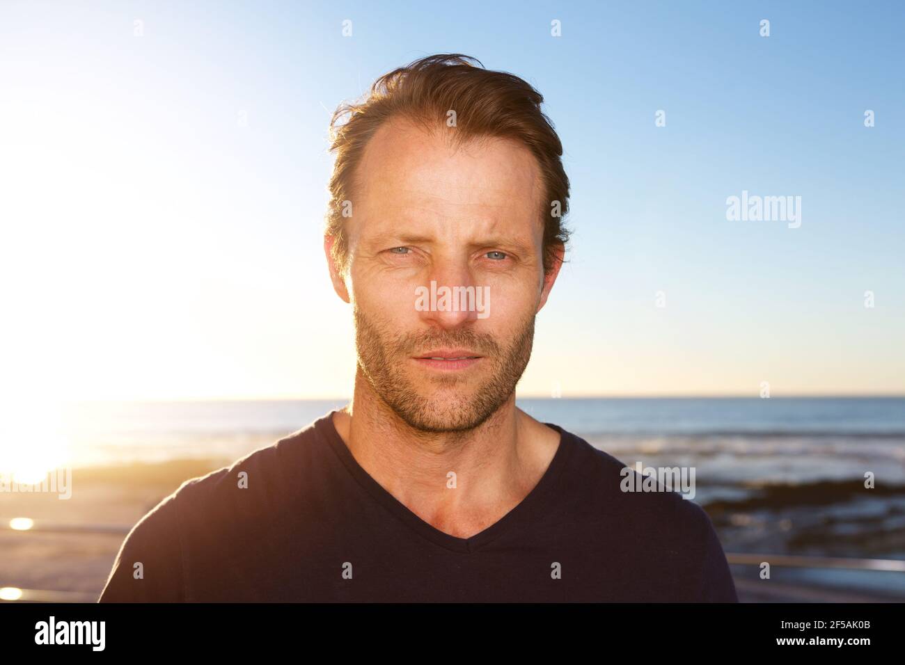 Person outside staring hi-res stock photography and images - Alamy