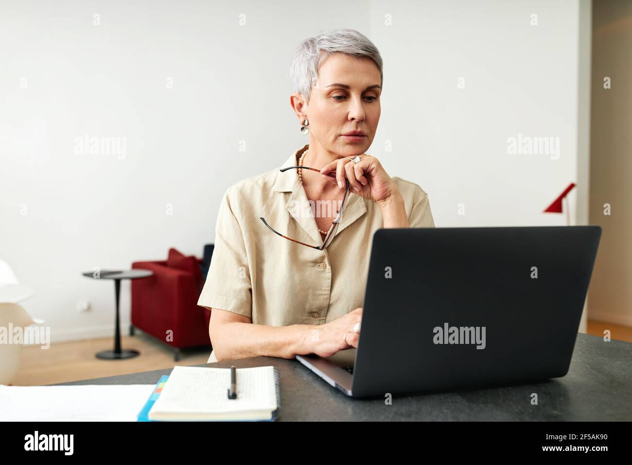 Glasses typing hi-res stock photography and images - Alamy