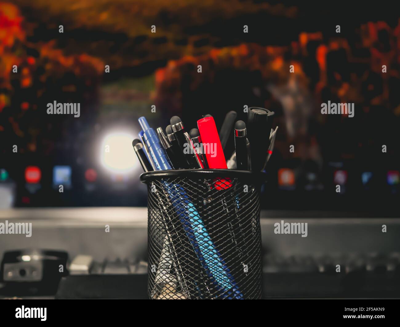 stationary pen pencil Stock Photo - Alamy