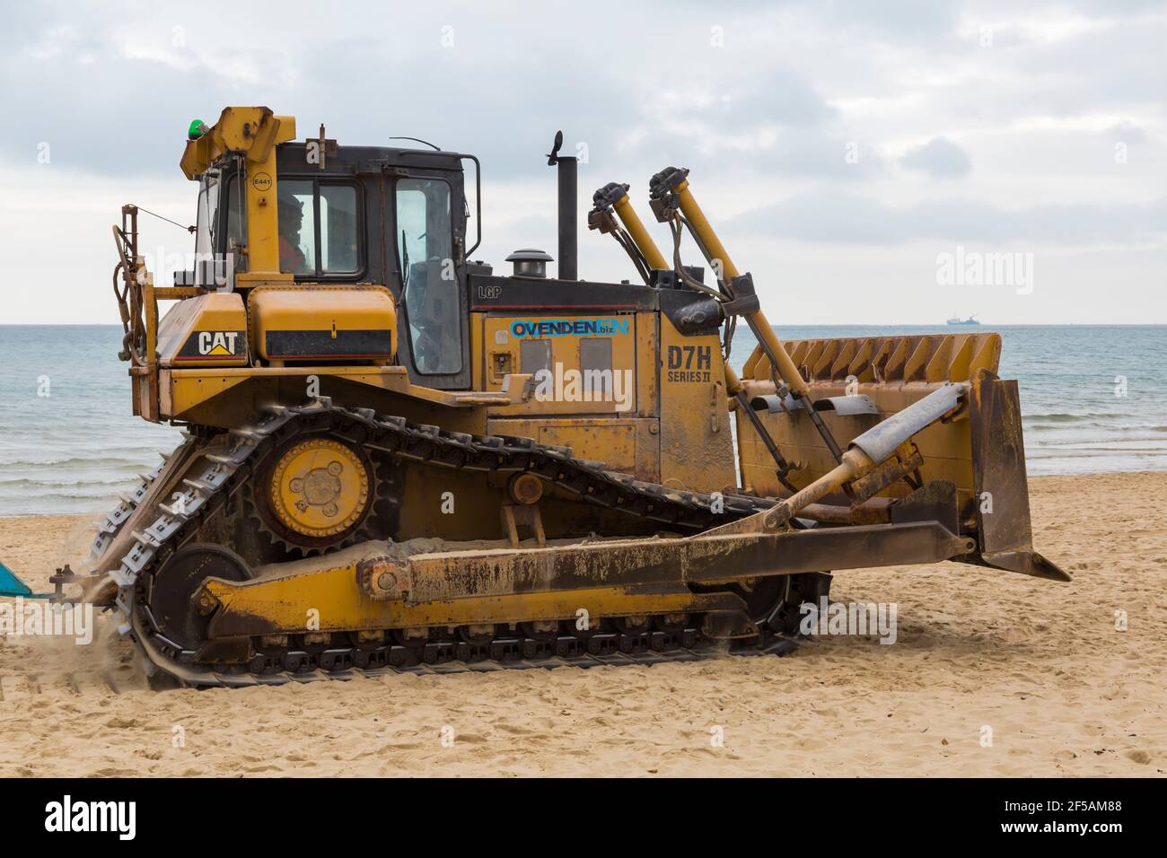 Cat Caterpillar D7H Series II bulldozer dozer crawler on beach for ...