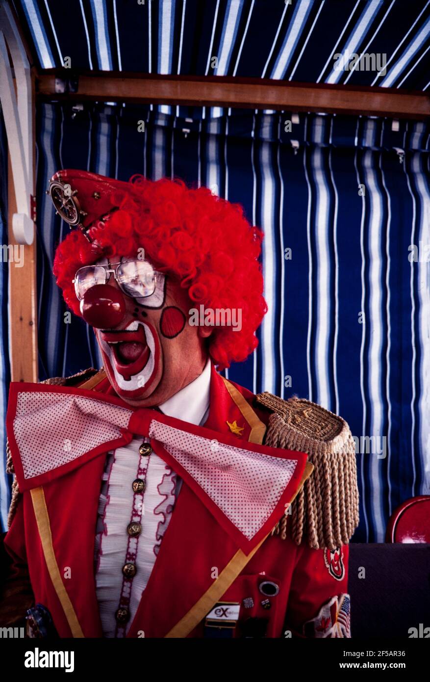 Big toot and tiny toot clown hi-res stock photography and images - Alamy