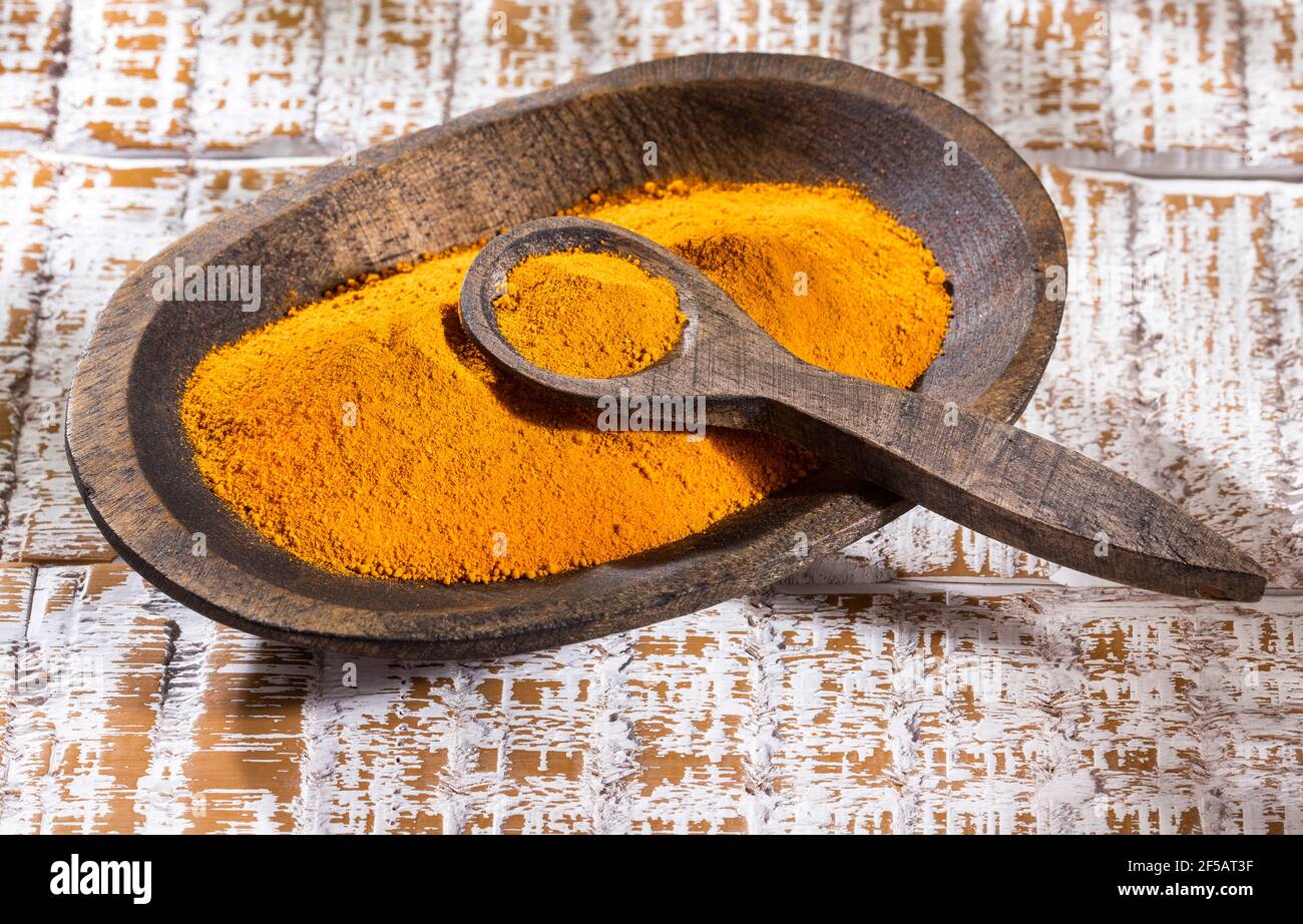 Organic turmeric powder in wooden bowl - Curcuma longa Stock Photo - Alamy