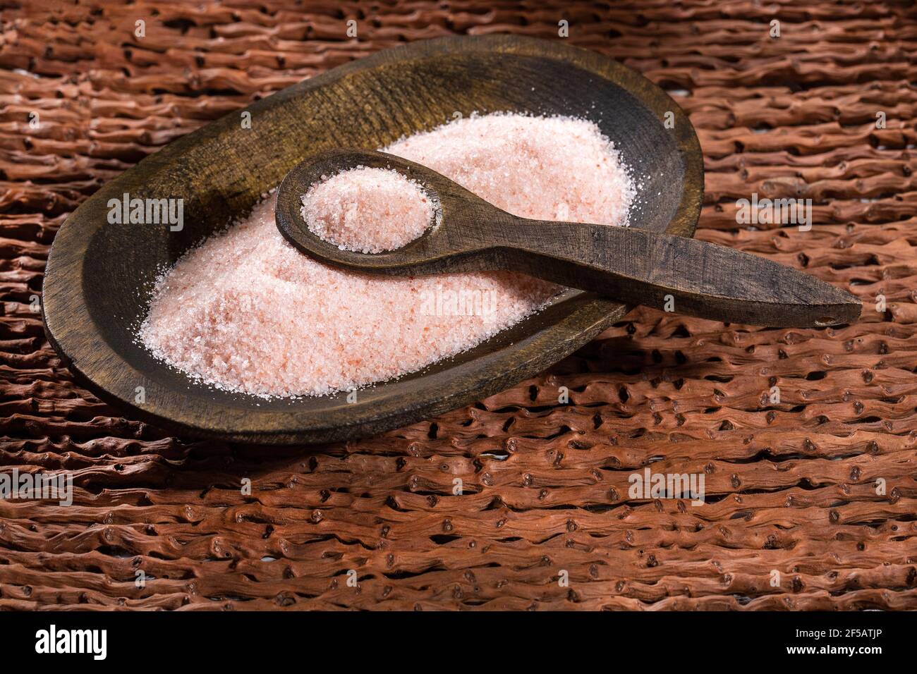 Fine grains of pink Himalayan salt, powder red rock salt from Pakistan ...