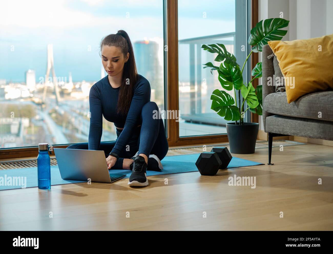 Dumbbell types hi-res stock photography and images - Alamy