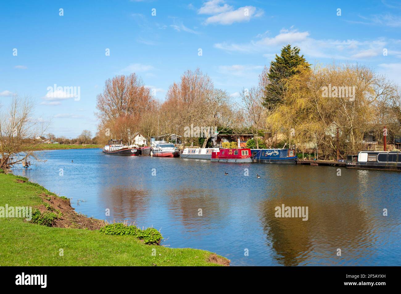 River side homes and boats Stock Photo - Alamy