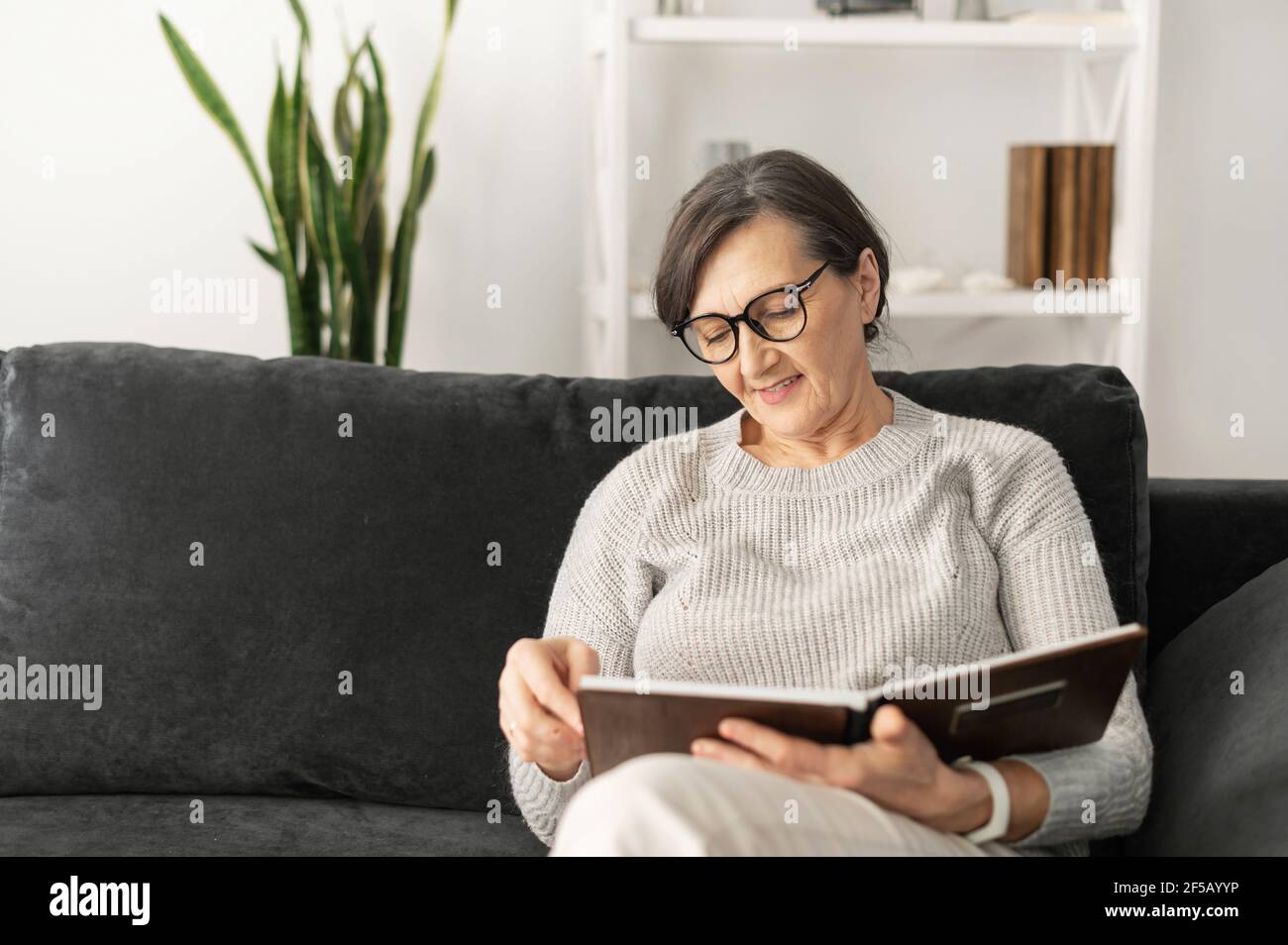 Remembering viewing photographs hi-res stock photography and images - Alamy