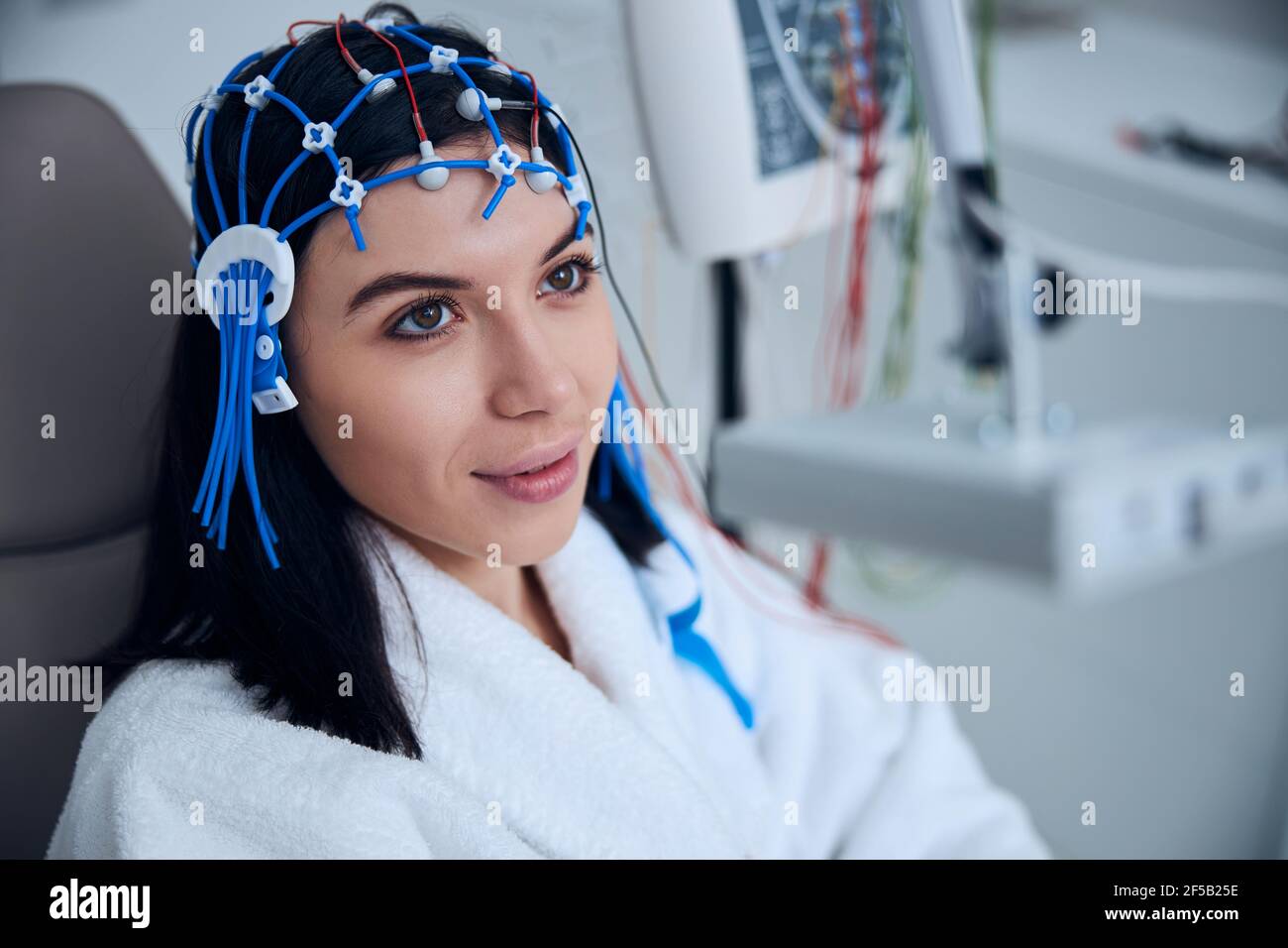 Eeg cap hi-res stock photography and images - Alamy