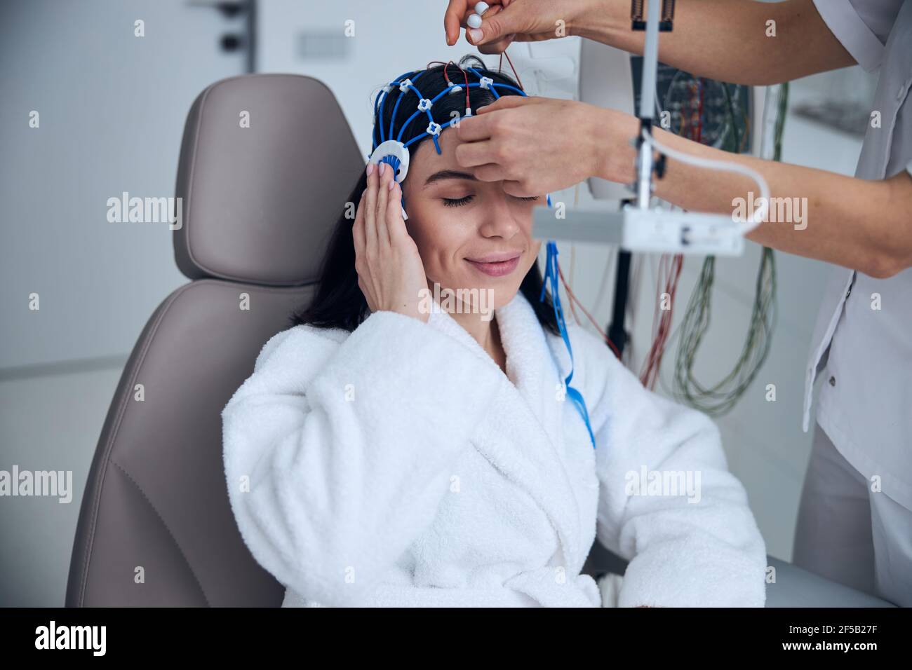 Eeg electroencephalogram hi-res stock photography and images - Alamy
