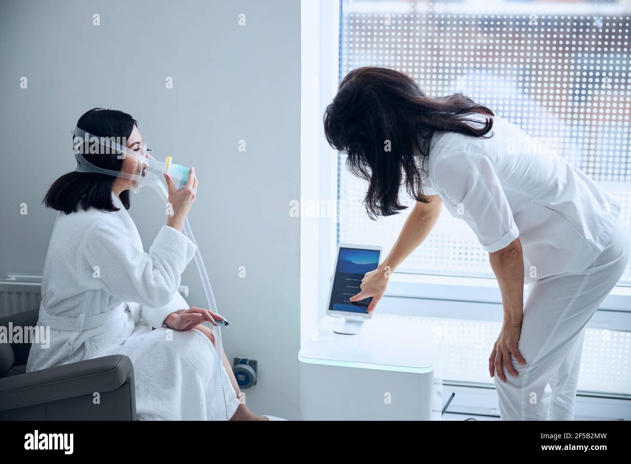 Pulse oximeter mask hi-res stock photography and images - Alamy