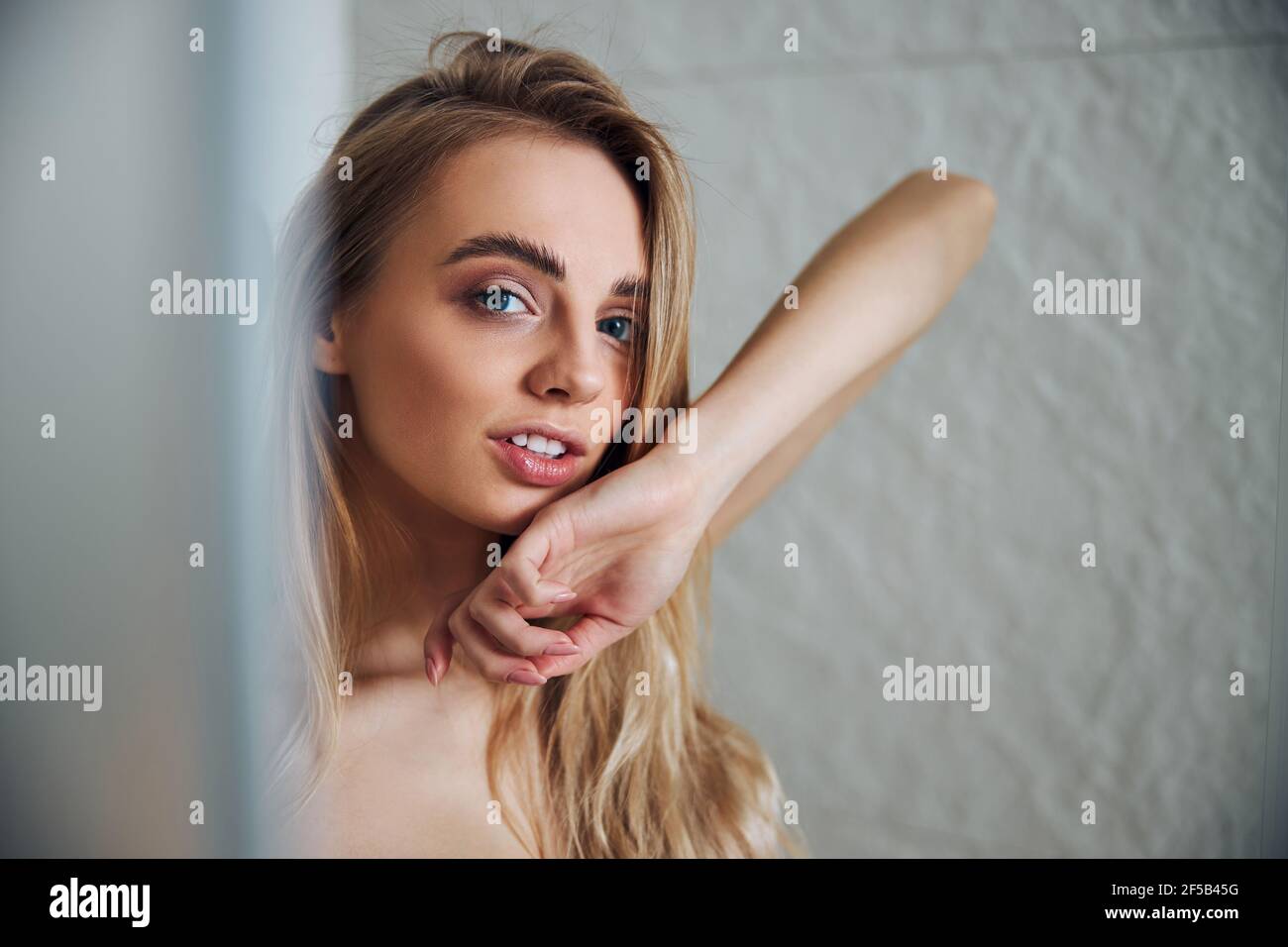 Lady standing alone hi-res stock photography and images - Alamy