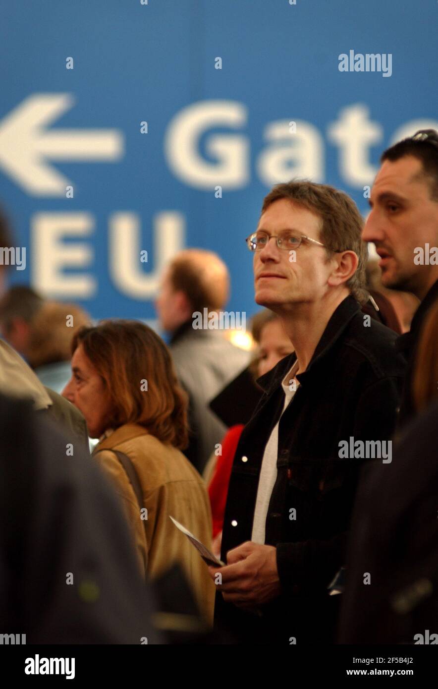 Simon Calder High Resolution Stock Photography and Images - Alamy