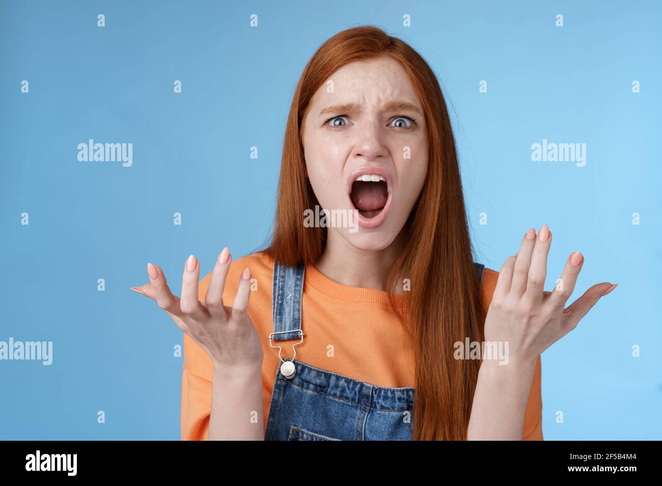 Outraged freak-out girlfriend shouting confused full disbelief raising ...