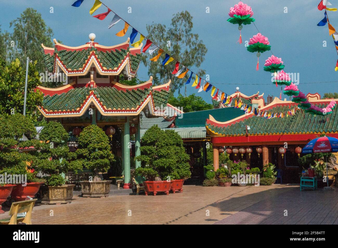 Vietnamese temple hi-res stock photography and images - Alamy