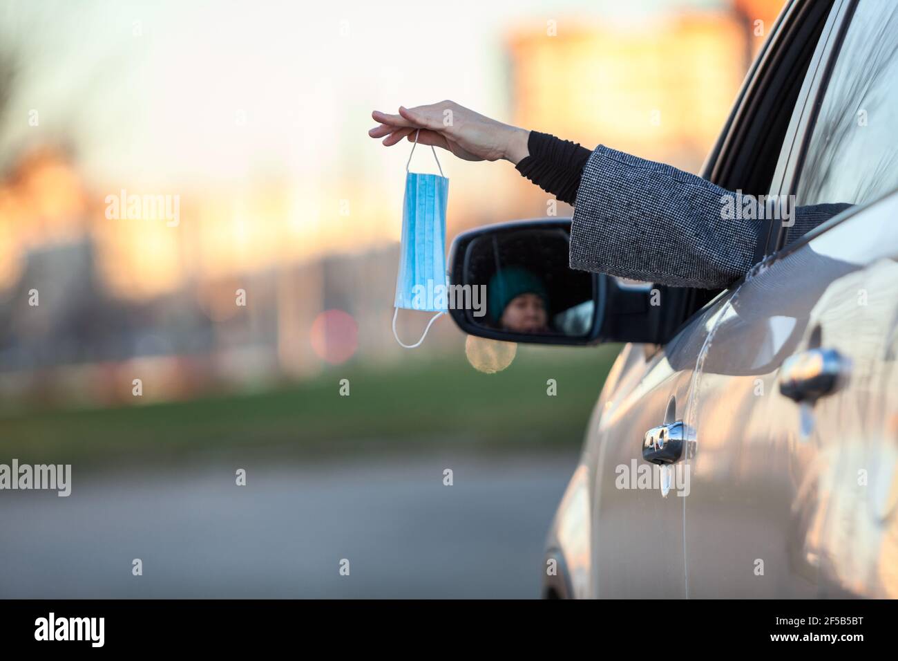 Throw out window hi-res stock photography and images - Alamy