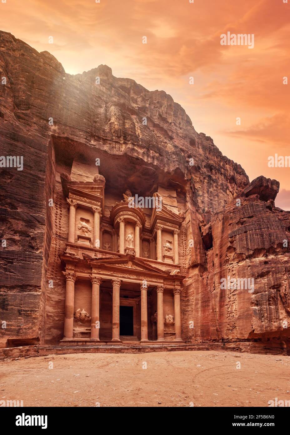 Front of Al-Khazneh Treasury temple carved in stone wall - main ...