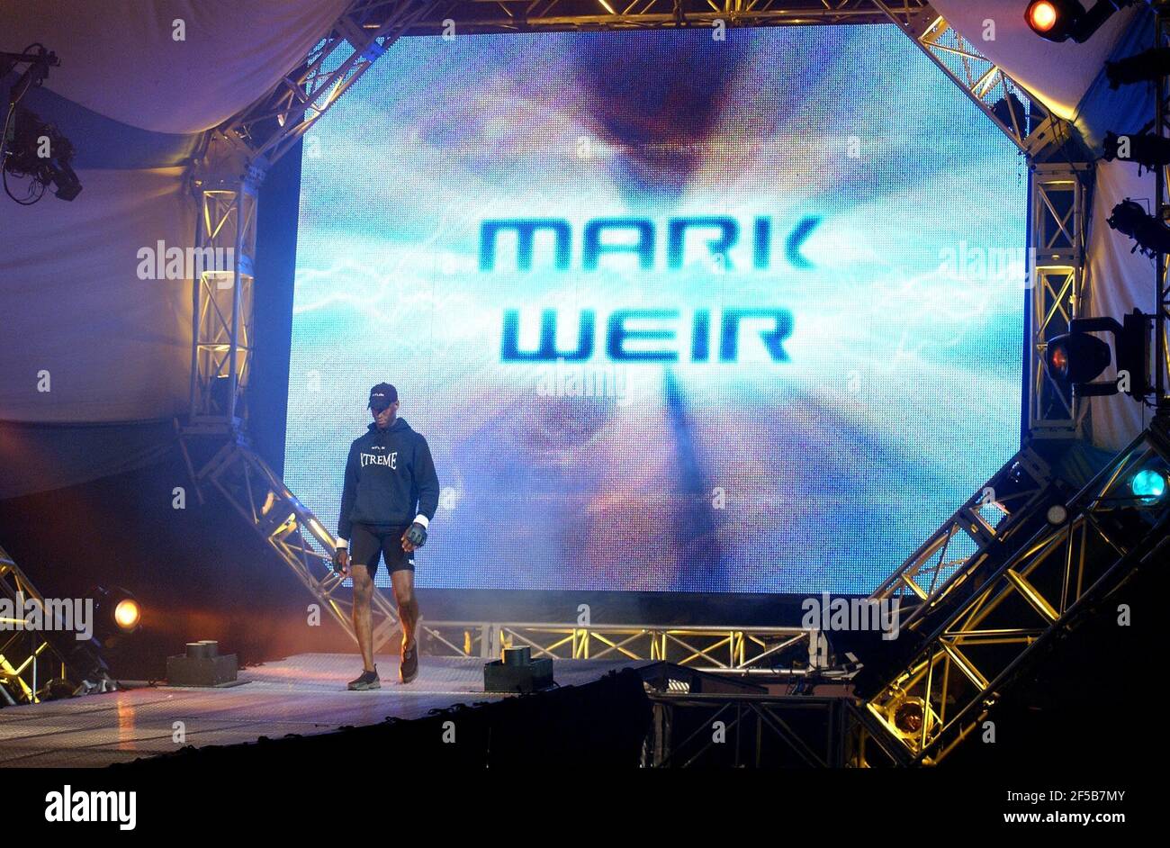 Middleweight fighter hi-res stock photography and images - Alamy