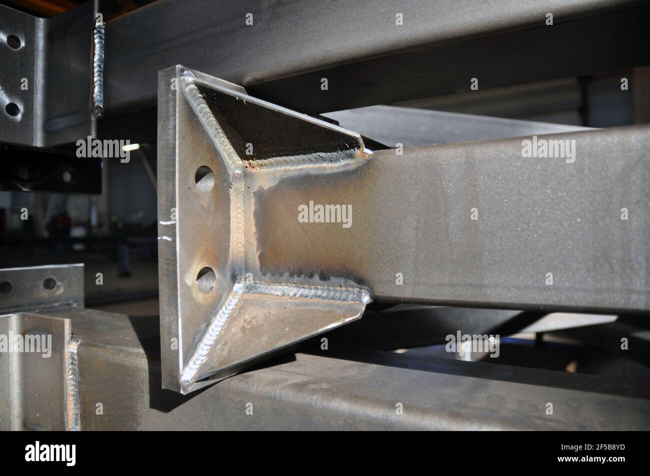 Element of a part of a welded structure, an arc welded seam ...