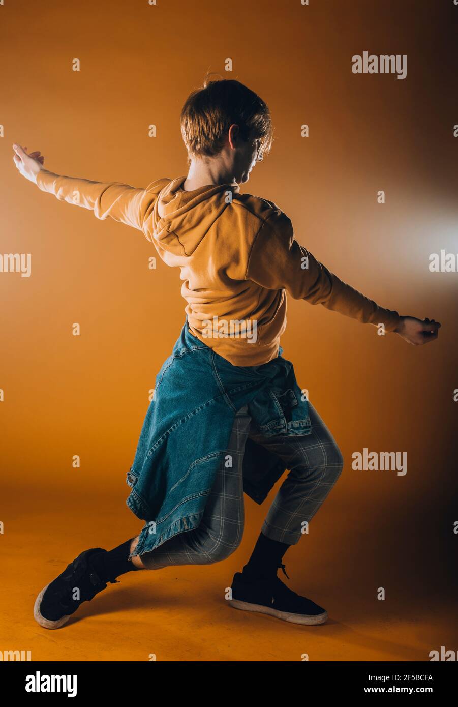 Contemporary dancing performer in a dance practice class Stock Photo ...