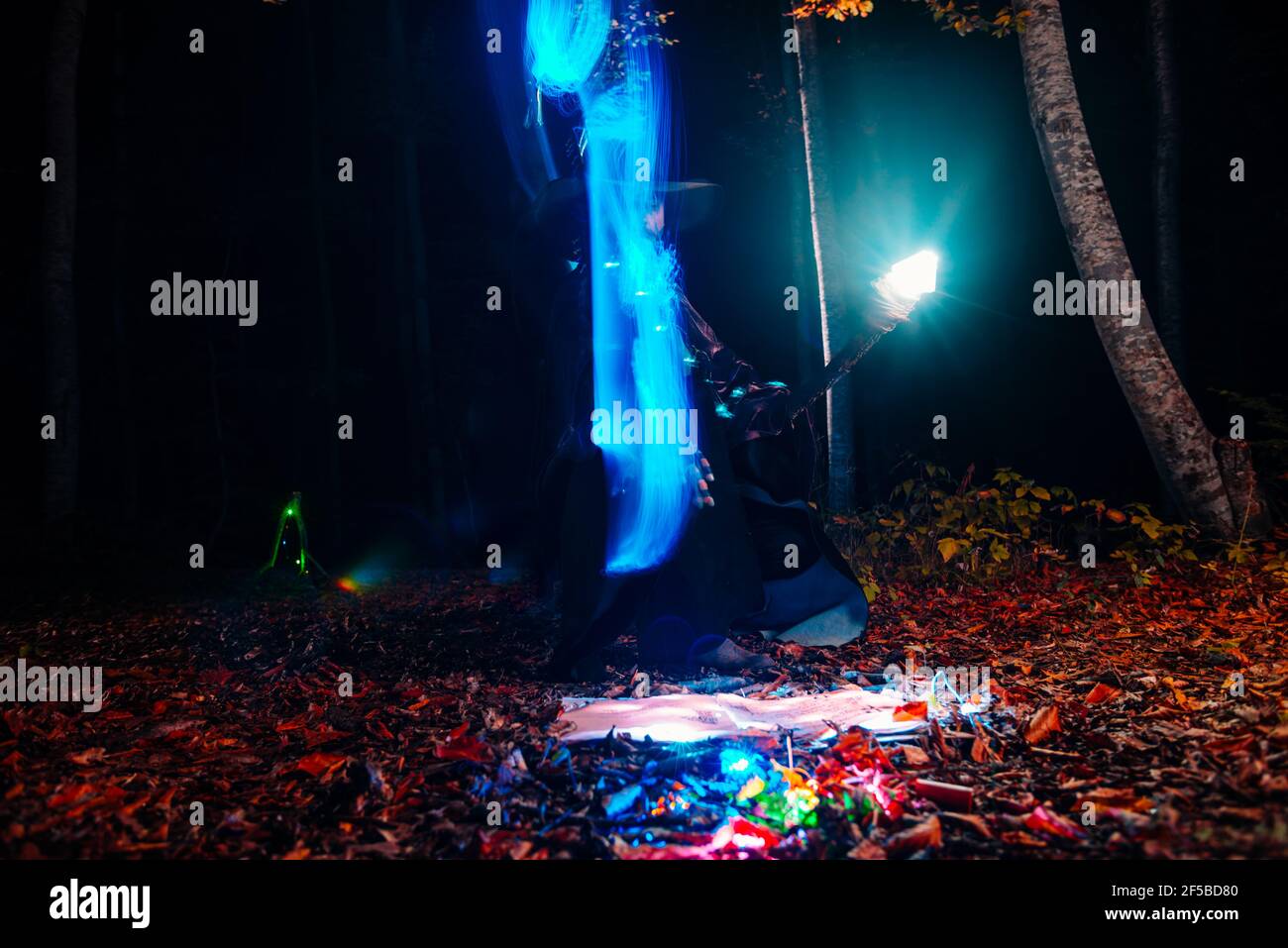 Man casting a spell hi-res stock photography and images - Alamy