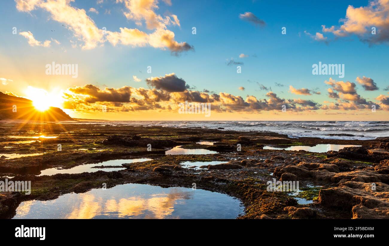 Blinding sun hi-res stock photography and images - Alamy