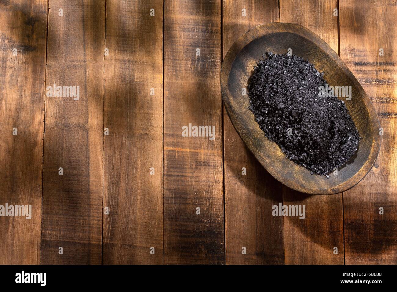 Hawaiian natural black salt in the wooden bowl Stock Photo - Alamy