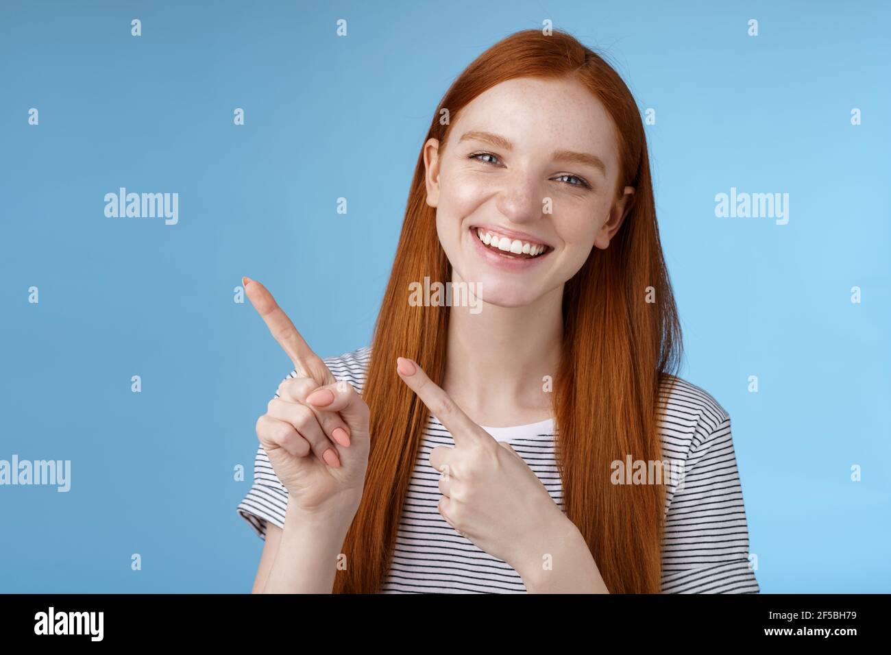 Girl left out by friends hi-res stock photography and images - Alamy