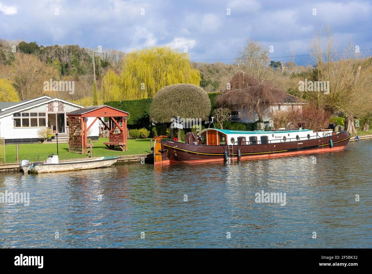 Eyot hi-res stock photography and images - Alamy