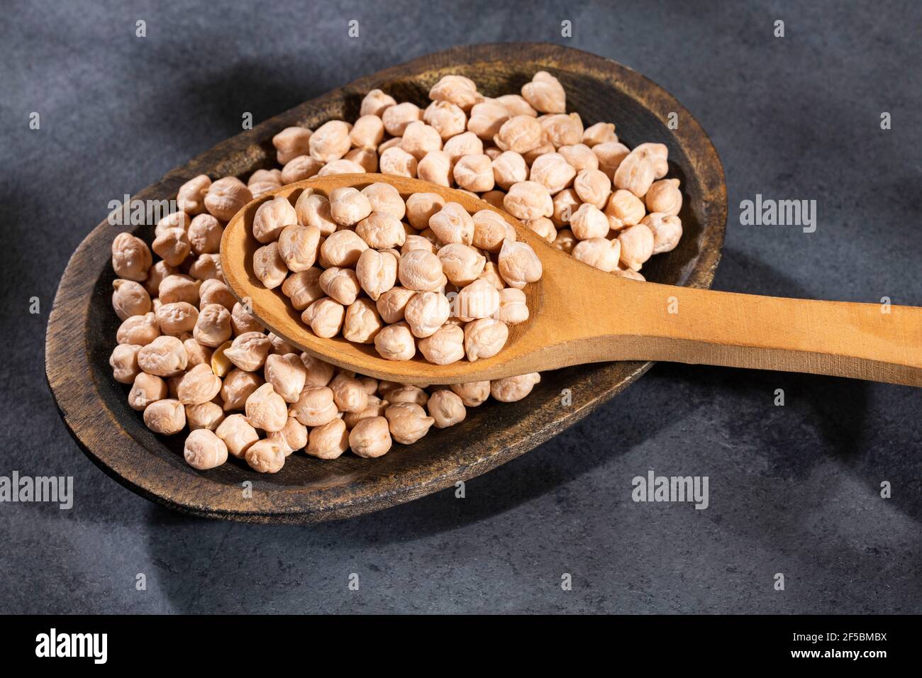 Cicer arietinum - Dried chickpeas in a small bowl Stock Photo - Alamy