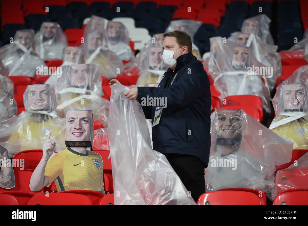 Jordan pickford i hi-res stock photography and images - Alamy