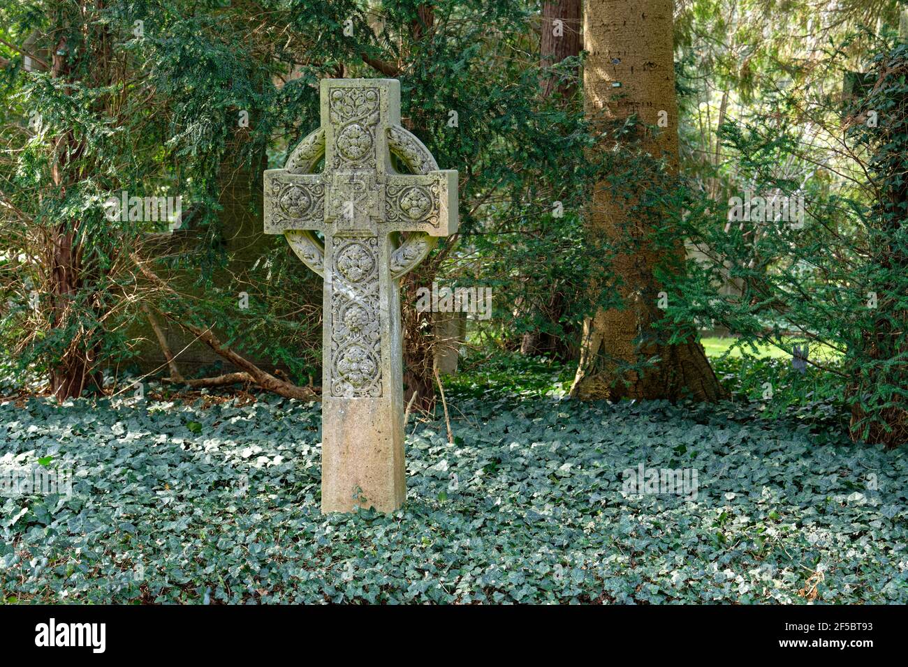 Keltisches kreuz grabstein hi-res stock photography and images - Alamy