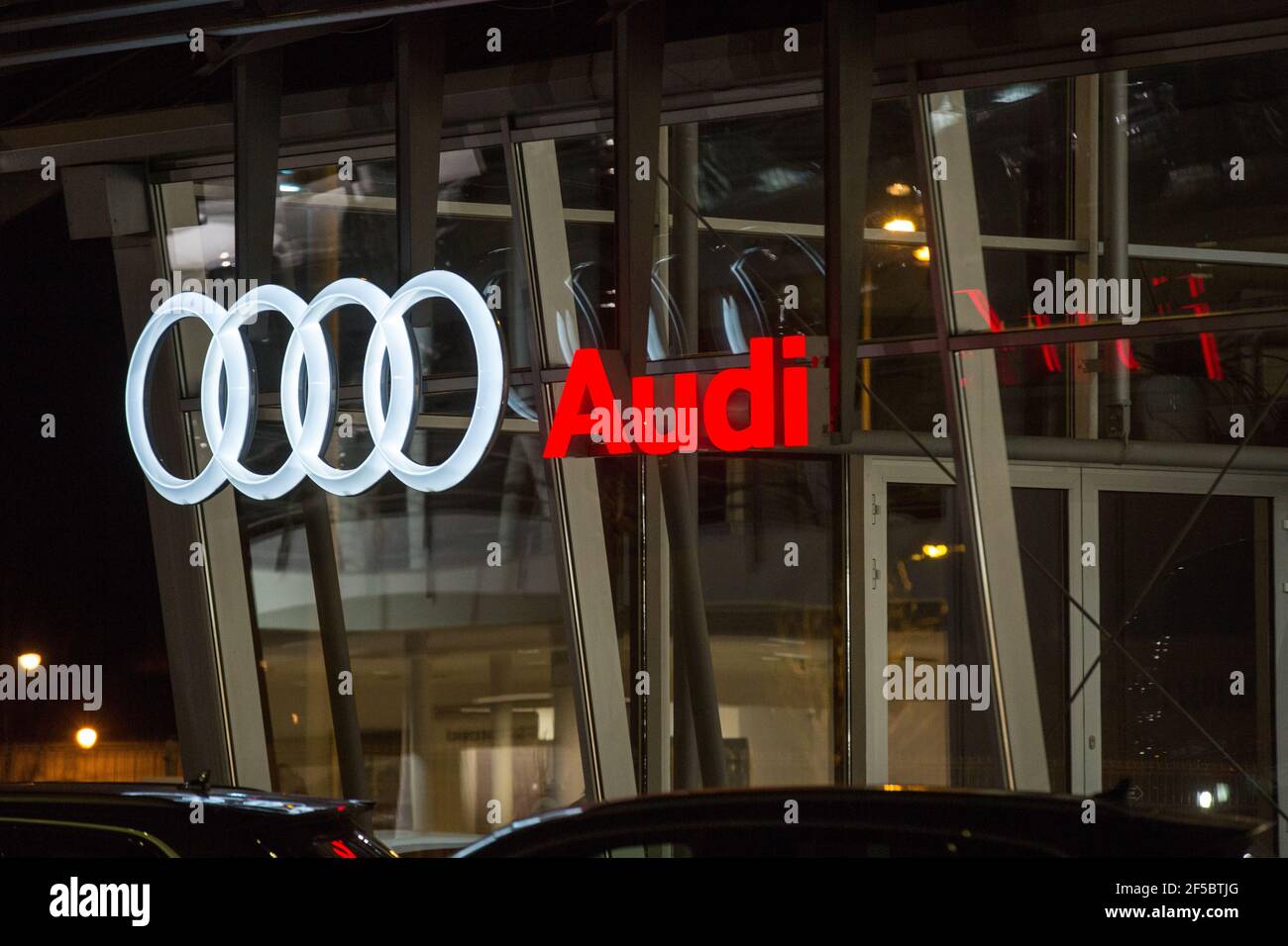 Audi showroom hi-res stock photography and images - Alamy