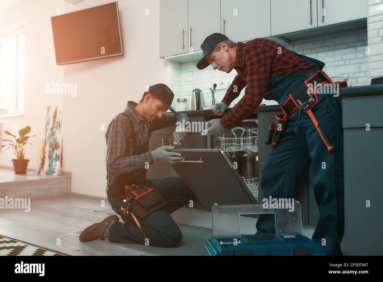 Real time service hi-res stock photography and images - Alamy