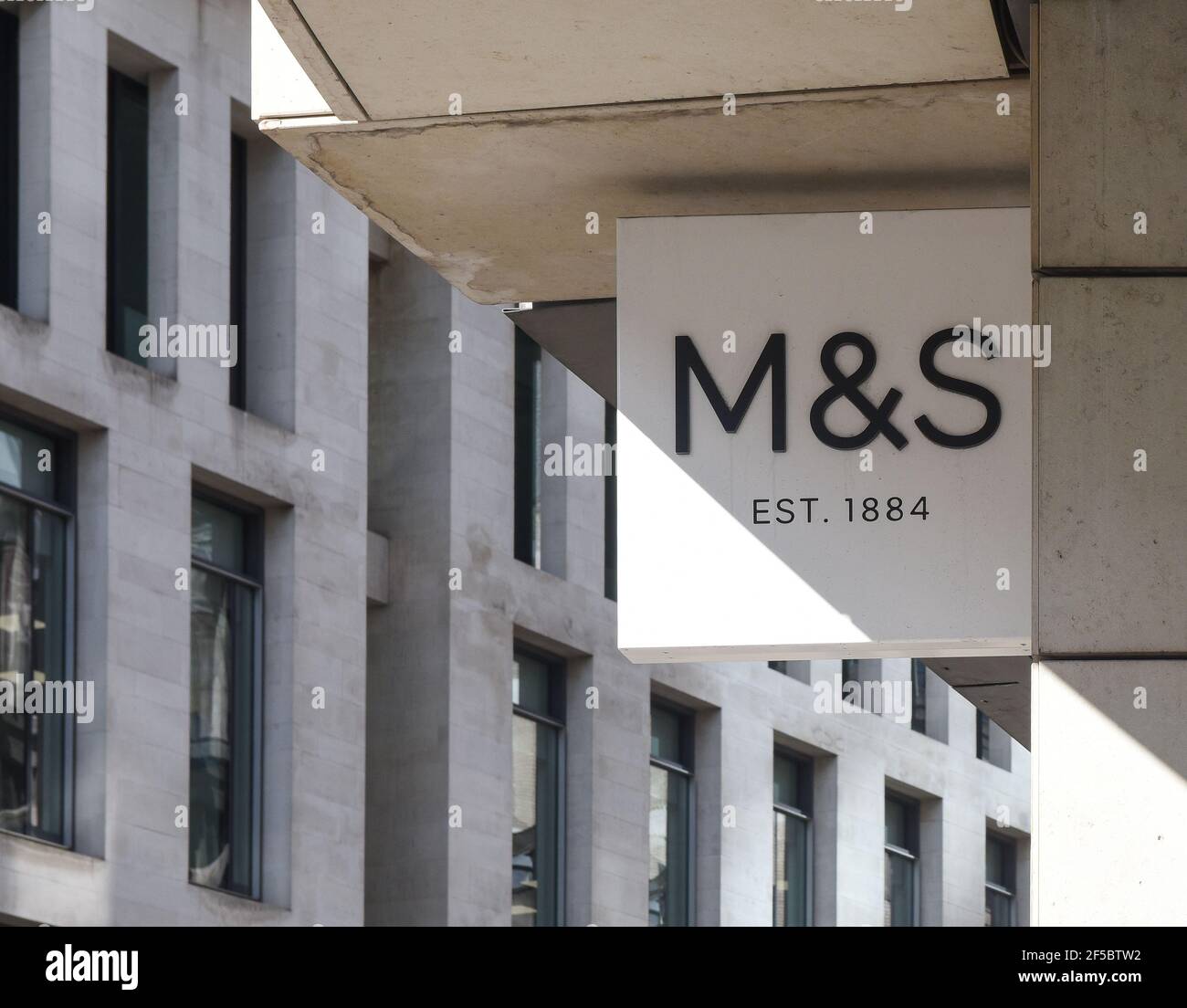 London marks spencer hi-res stock photography and images - Alamy