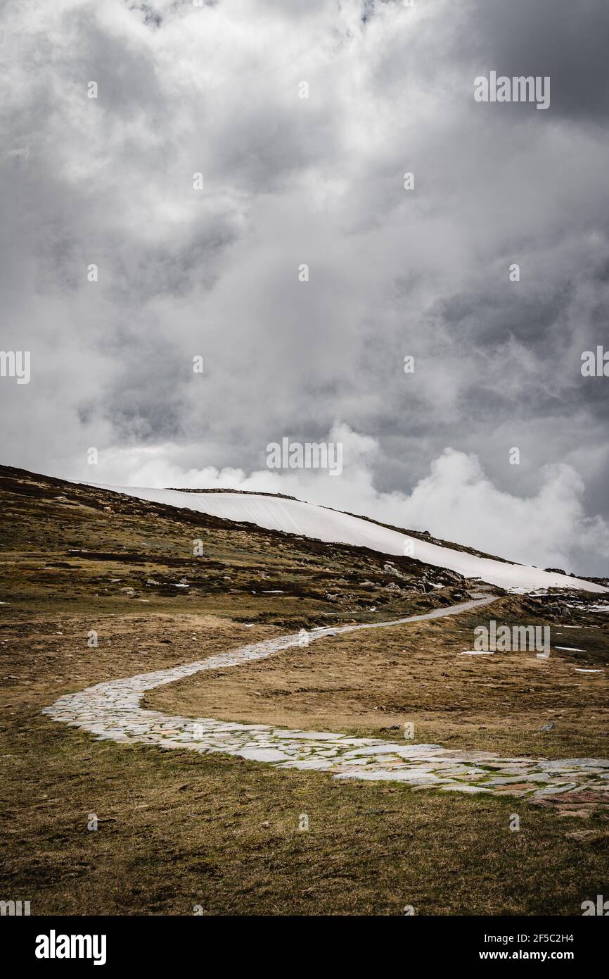 Winding cobblestone path at the start of the Kosciuszko Summit Walk in ...