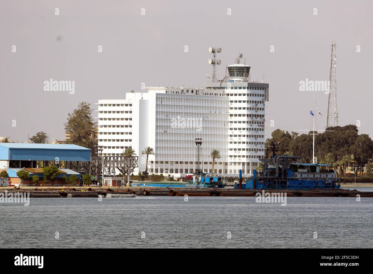 Cairo. 25th Mar, 2021. Photo taken on March 25, 2021 shows the Suez ...