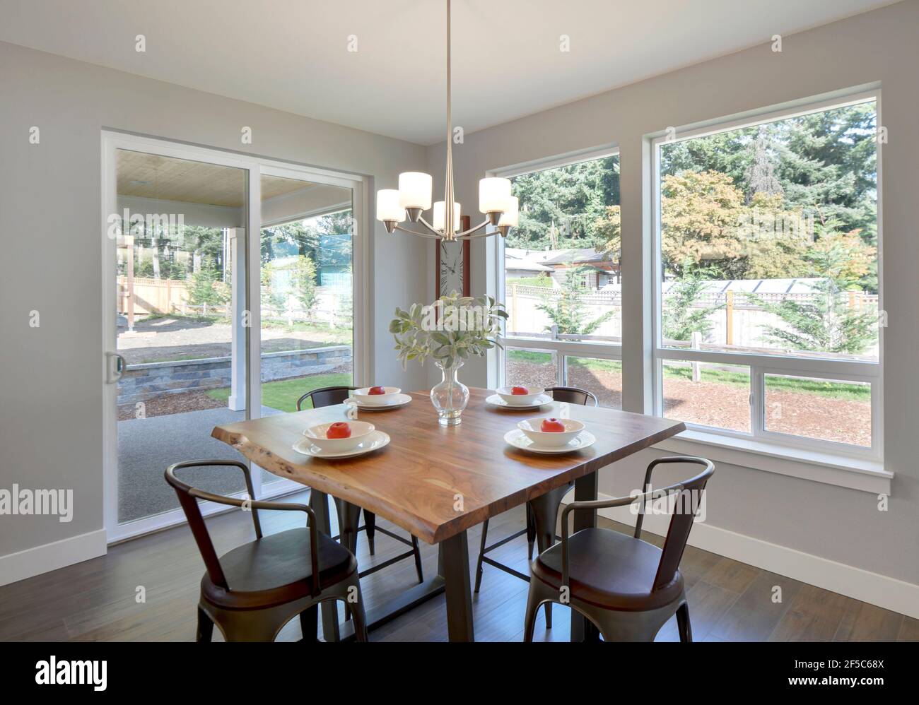 Modern residential dining room interior Stock Photo - Alamy