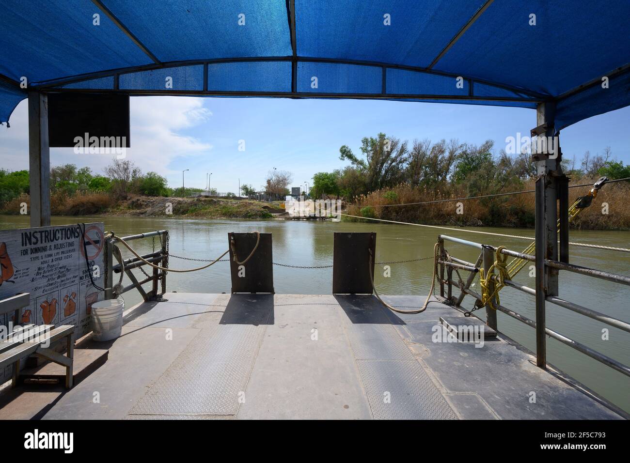 Los hand operated ferry hi-res stock photography and images - Alamy