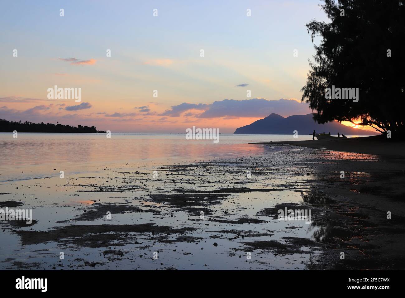 Beautiful sunrise in pastel hi-res stock photography and images - Alamy