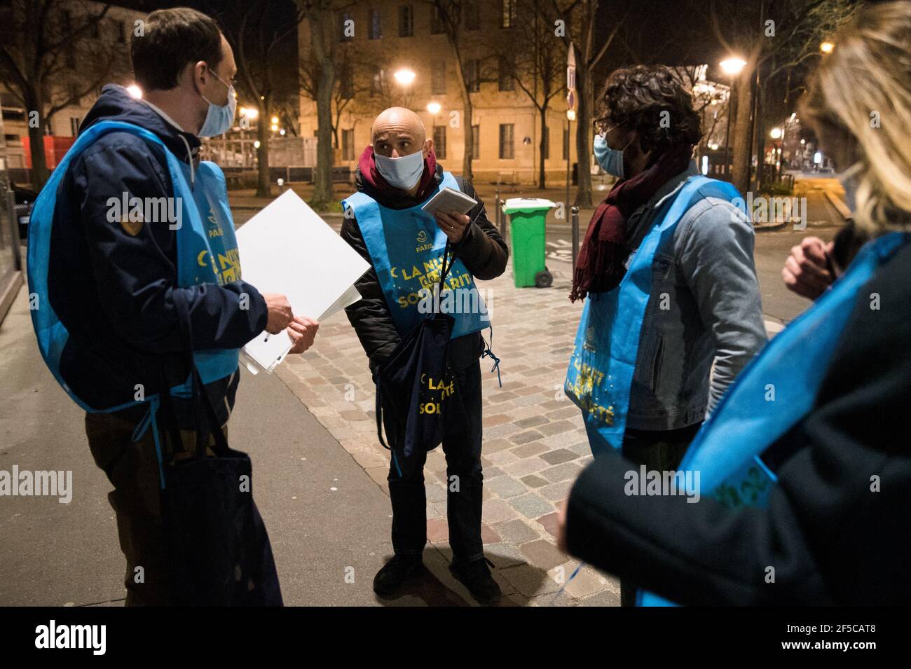 Volunteers speak during the night of solidarity (nuit des solidarites ...