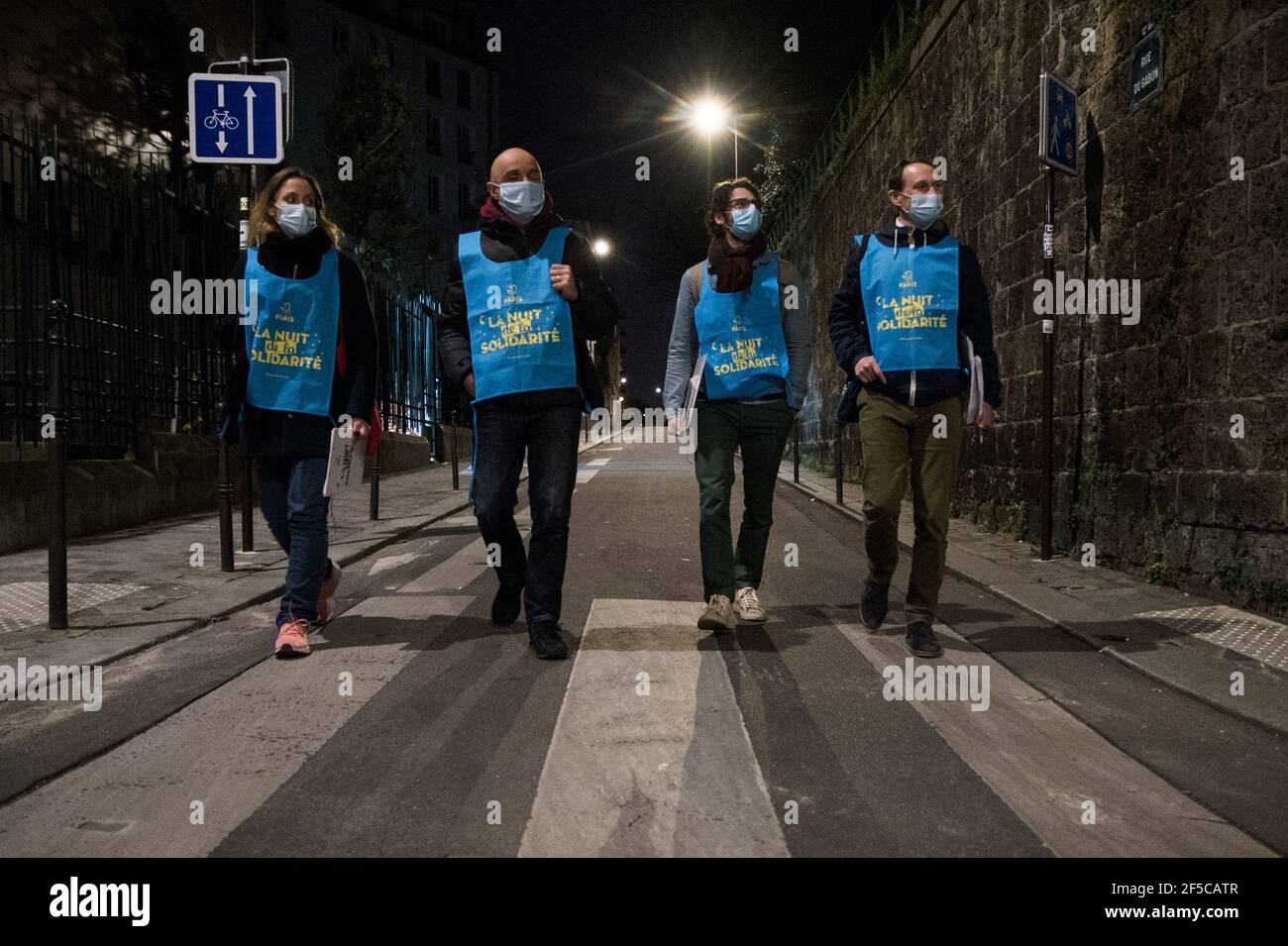 Volunteers walk during the night of solidarity (nuit des solidarites ...