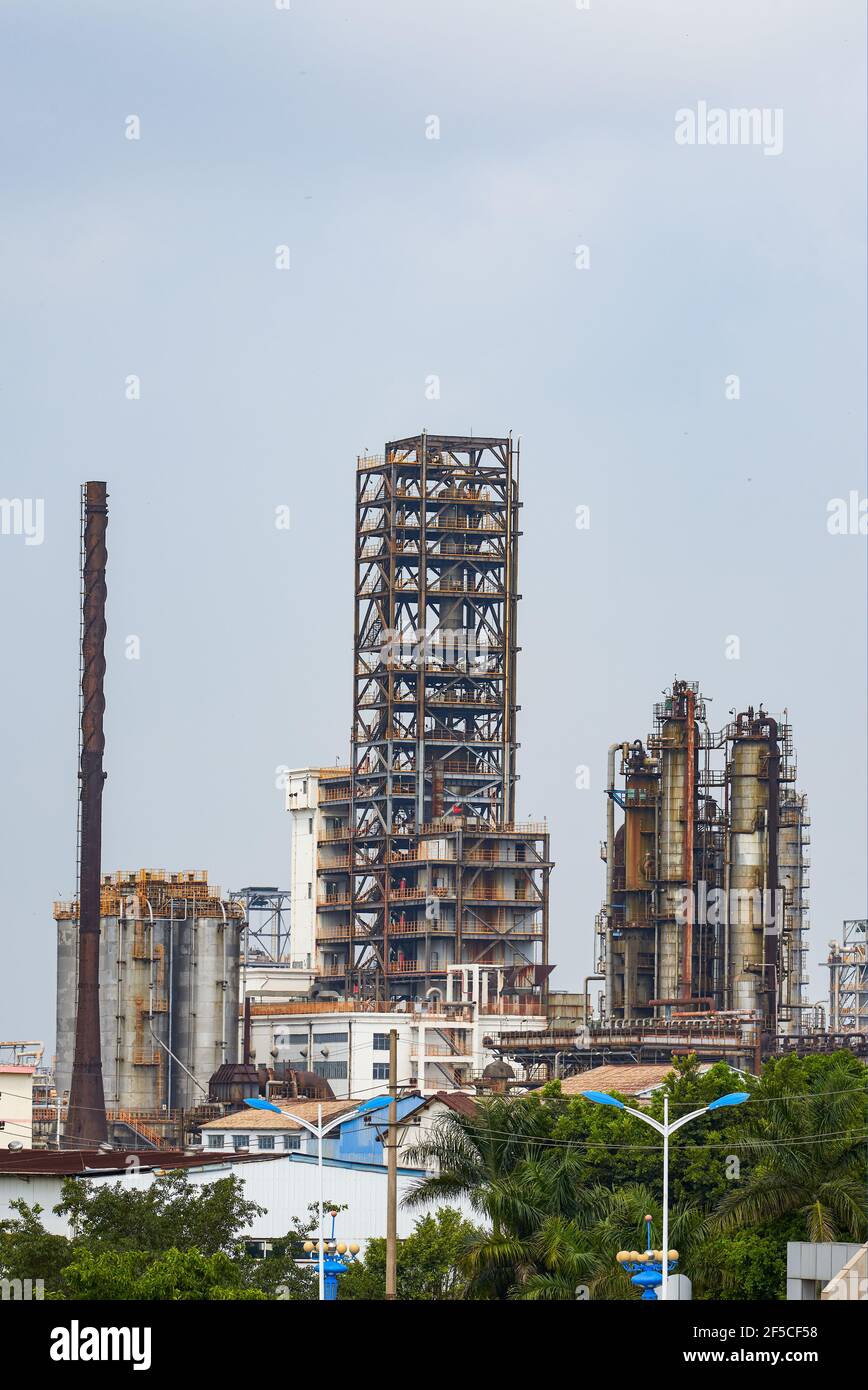 Petroleum factory middle east hi-res stock photography and images - Alamy