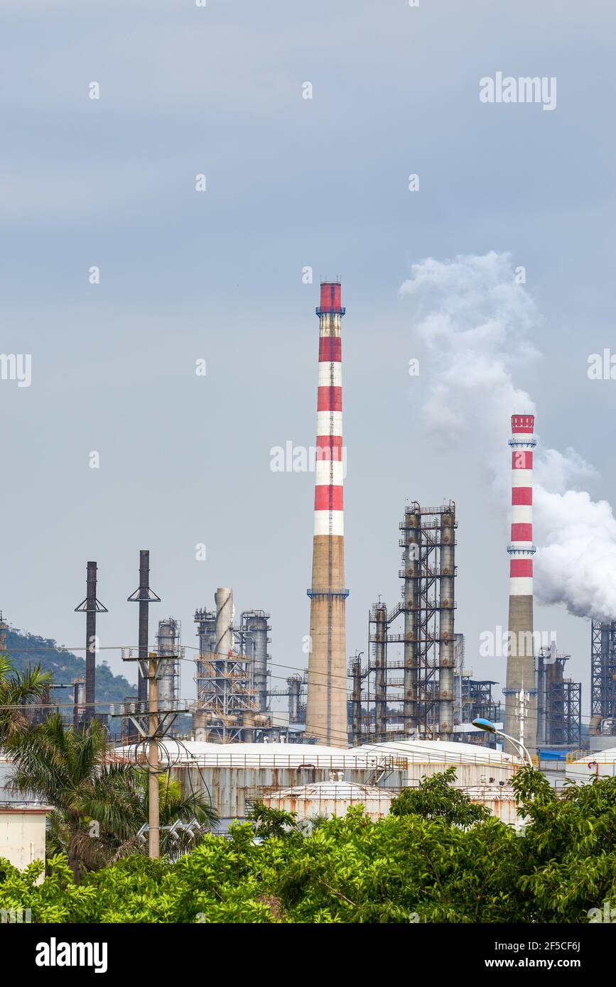 Plant equipment and chimney pipes of large oil refineries Stock Photo ...