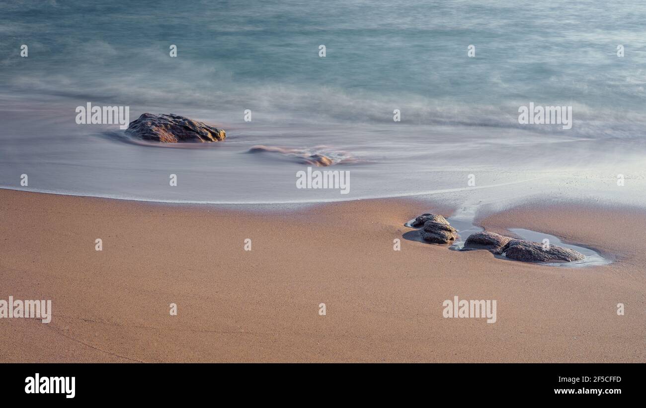Minimalistic beach hi-res stock photography and images - Alamy