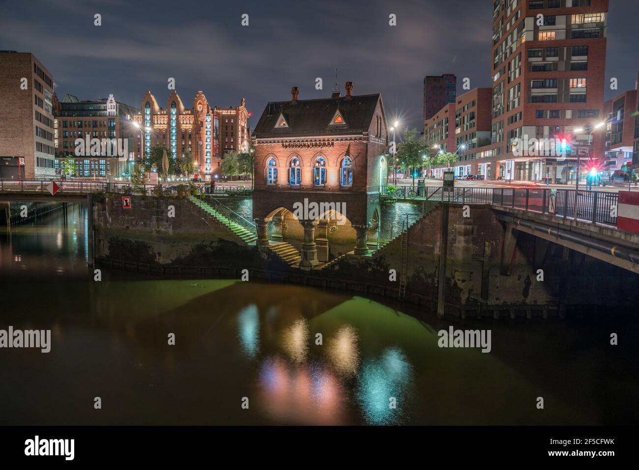 Fleetschlosschen small canal castle hi-res stock photography and images ...