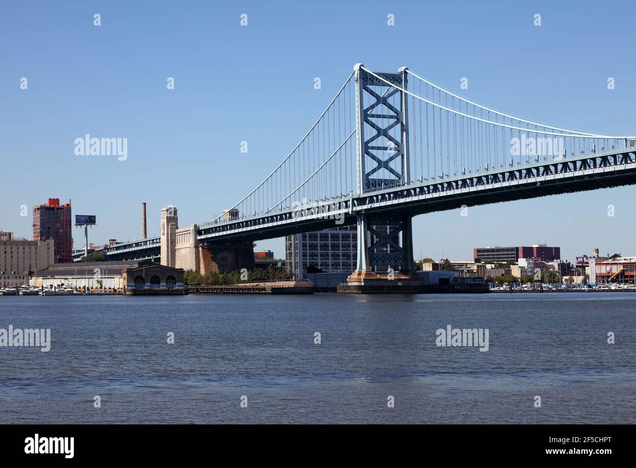 Benjamin franklin bridge hi-res stock photography and images - Alamy