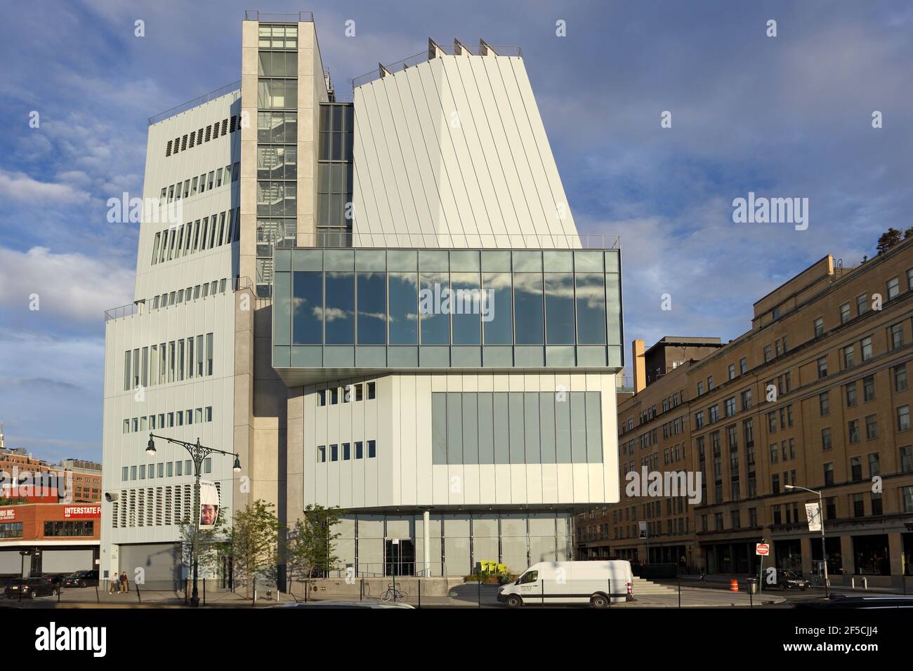 Renzo piano and new whitney museum hi-res stock photography and images ...