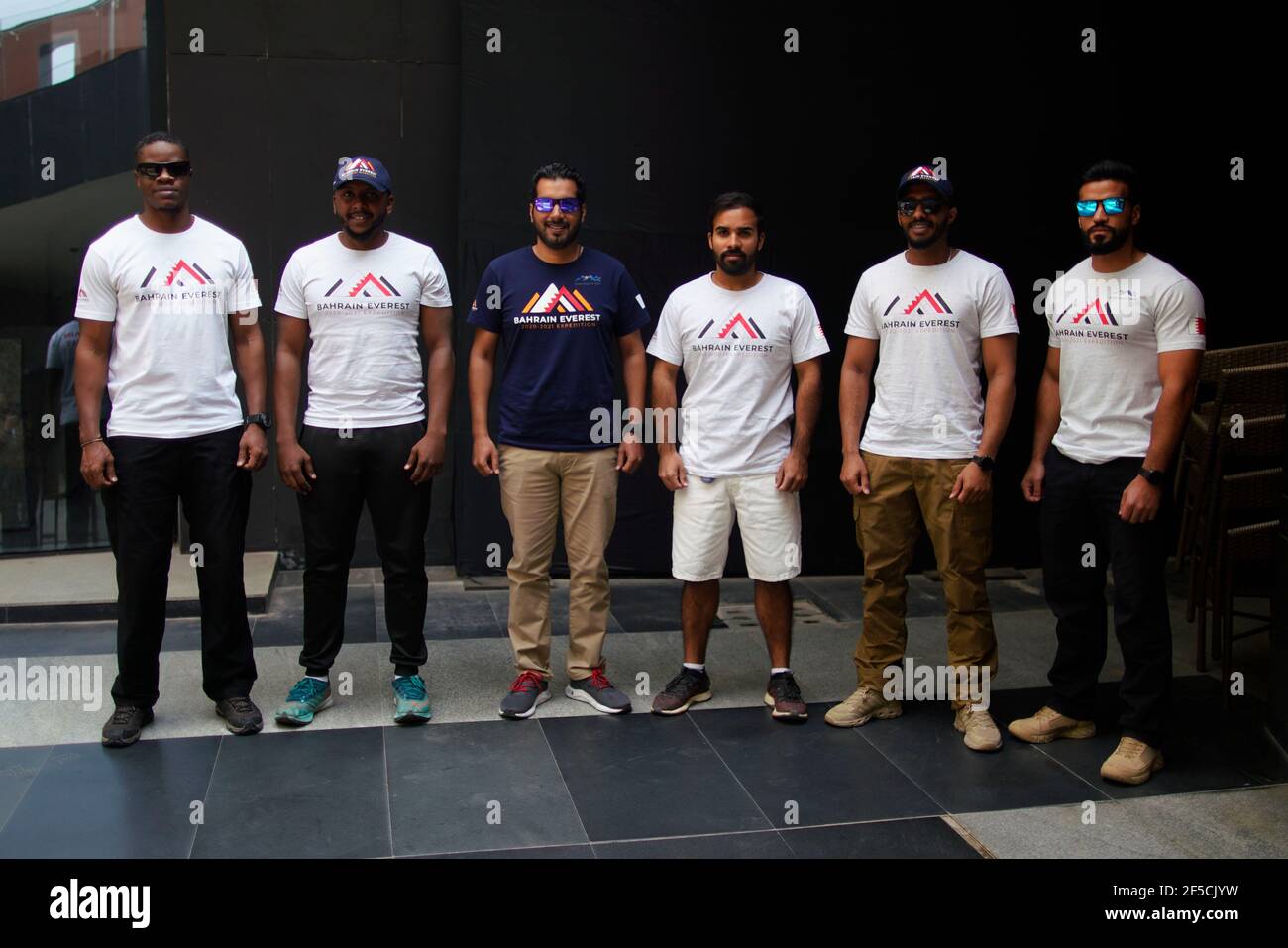 Bahraini family hi-res stock photography and images - Alamy